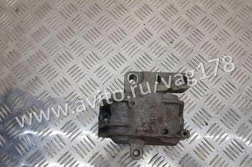 Опора двигателя правая Volkswagen Passat B6 caxa