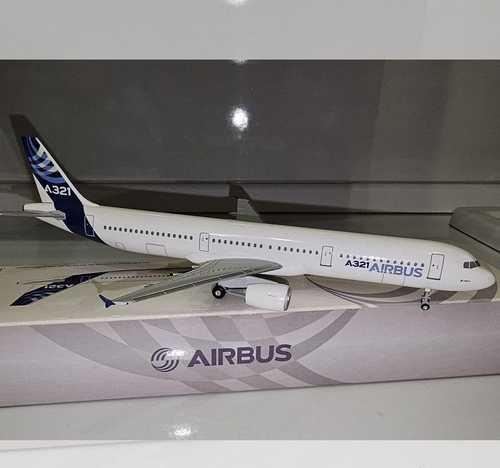 Модель самолета Airbus-321 в масштабе 1/200