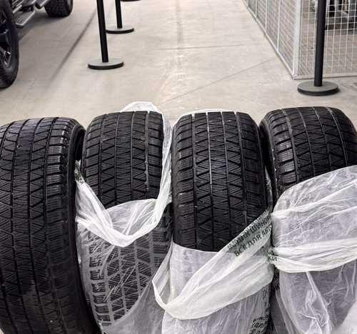 Bridgestone Blizzak DM-V3 285/45 R22