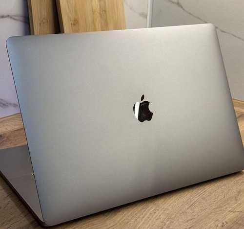 MacBook Pro 15 2016 i7/Radeon 460 4gb/16/512gb