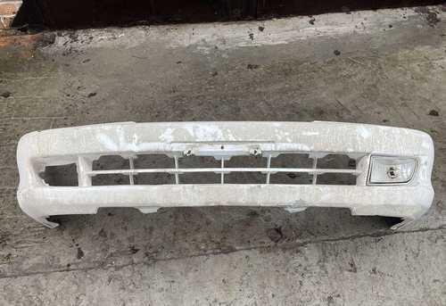 Продам бампер передний Toyota corolla ae100