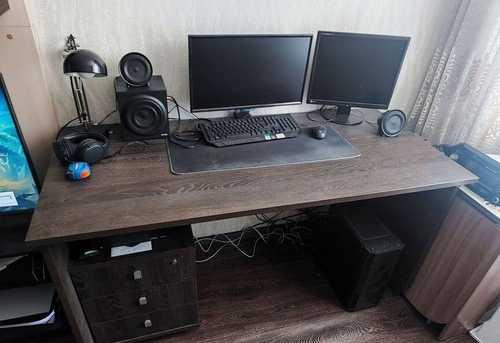 Компьютерный стол с тумбочкой и стулом