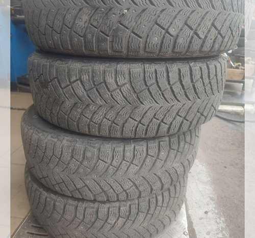 Michelin X-Ice North 4 195/60 R15