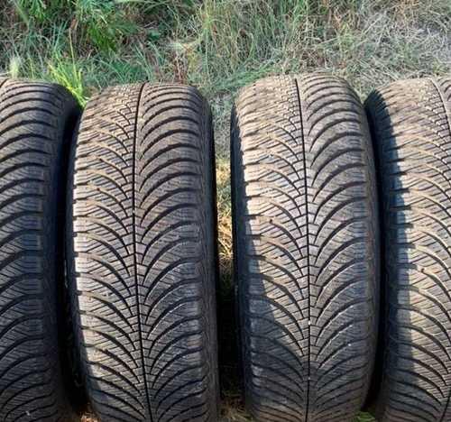 Goodyear Vector 4Seasons 205/55 R16 98T