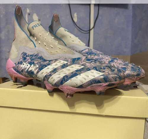 Футбольные бутсы Adidas predator