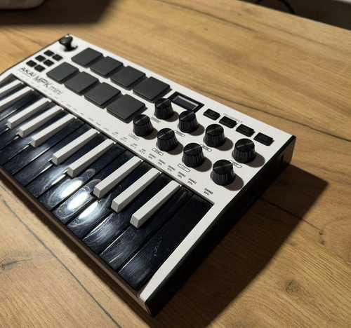 Midi клавиатура akai MPK mini MK3 White