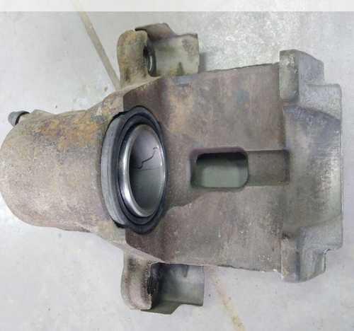 Тормозной супорт Toyota LC200