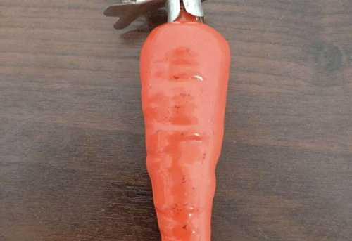 Ёлочная игрушка на прищепке "Морковка"