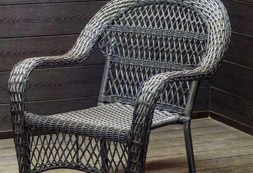 Кресло из ротанга. Садовая мебель