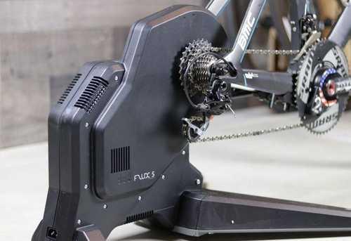Велотренажер tacx flux S Smart и tacx NEO 2T Smart