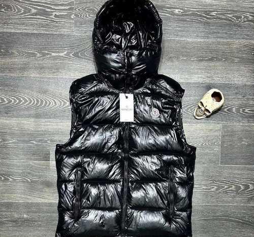 Жилетка Moncler глянцевая с капюшоном (Арт.30089)