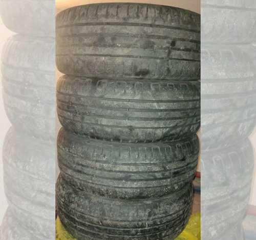 Goodyear EfficientGrip Performance 215/60 R16 99