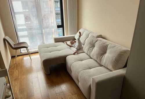 Прямой диван Моне с прямыми подлокотниками