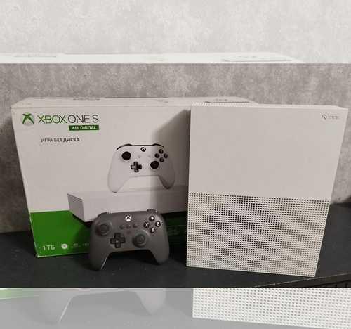 Xbox one S 1tb   500 игр