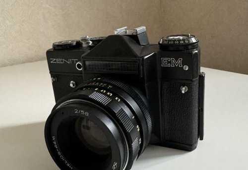 Плёночный фотоаппарат Zenit с объективом Helios