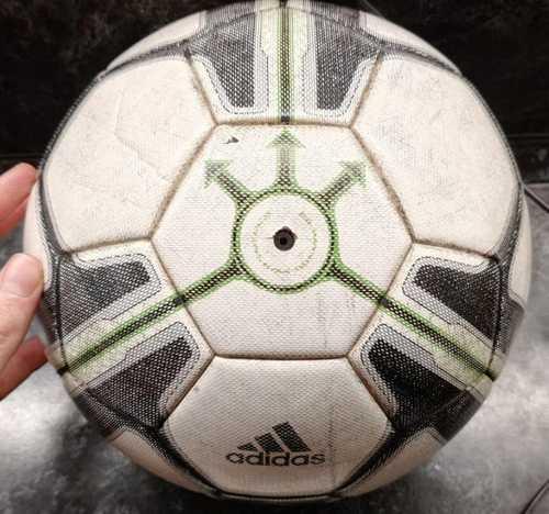 Футбольный мяч adidas SMART ball