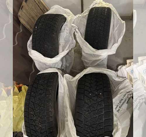 Bridgestone Blizzak DM-V2 245/45 R20 и 275/40 R20