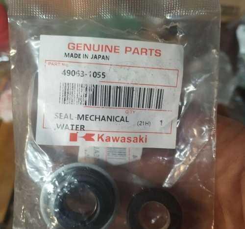Сальник помпы на Kawasaki