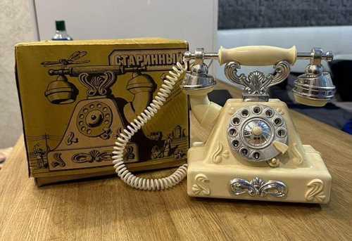 Старинный телефон игрушка