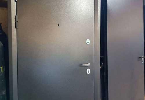 Дверь входная металлическая с зеркалом новая