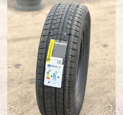 Roadmarch Snowrover 868 235/45 R18 114T