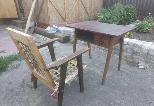 Старинный стол и кресло СССР