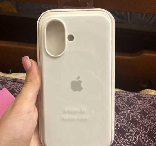 Чехол на iPhone 16