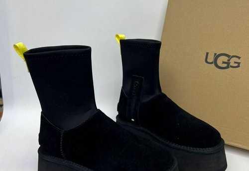 UGG Damen Classic Dipper Boot