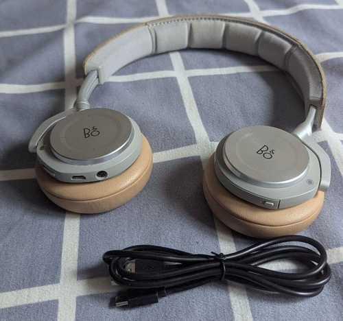 Bang & Olufsen H8