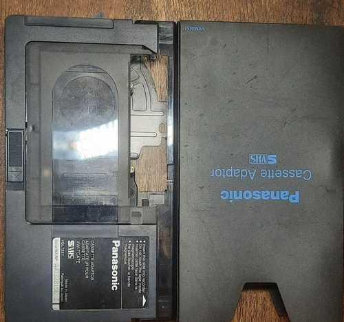 Кассетный VHS адаптер Panasonic и видеокассеты