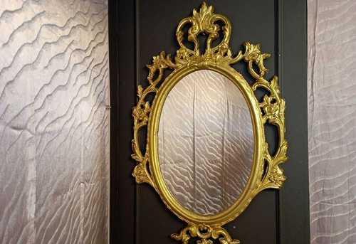 Зеркало в эффектной золотой металлической раме