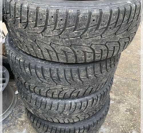 Hankook Winter I'Pike 215/55 R17