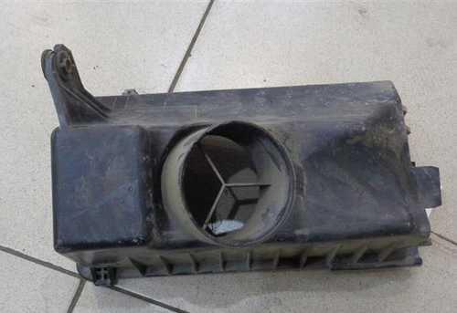 Корпус воздушного фильтра верхняя часть Mazda MPV