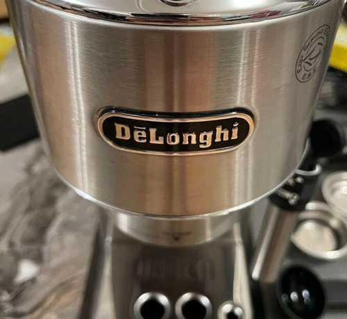 DeLonghi Dedica EC685.M рожковая кофеварка