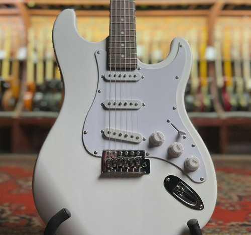 Электрогитара J&D Guitars ST-C Stratocaster SSS White