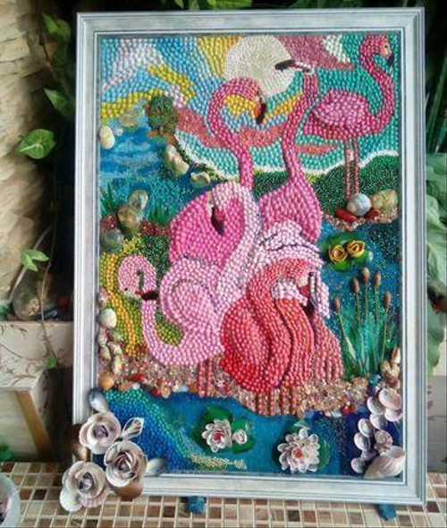 Картина Фламинго изготовлена из морских ракушек
