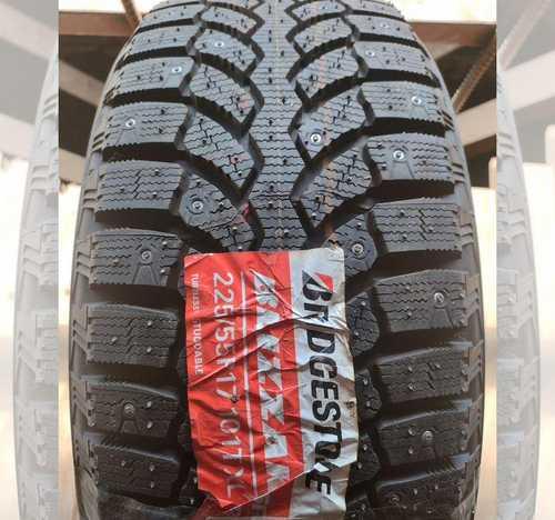 Bridgestone Blizzak Spike-01 225/55 R17 101T