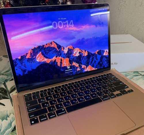 Macbook Air 13 2020 m1 8gb 256 ssd бу