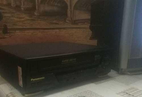 Кассетный видеоплеер Panasonic и 100+ кассет