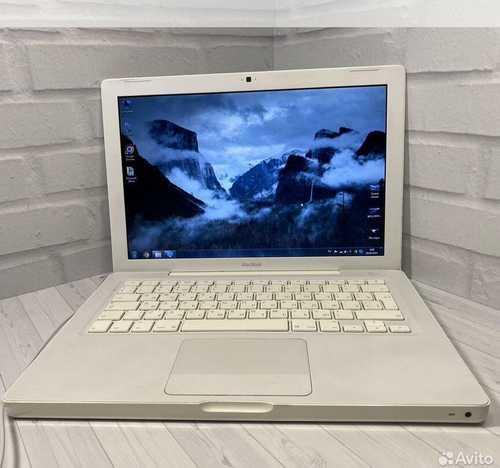 Красивый ноутбук Apple Macbook на Windows
