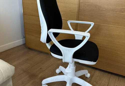 Кресло офисное новое белое