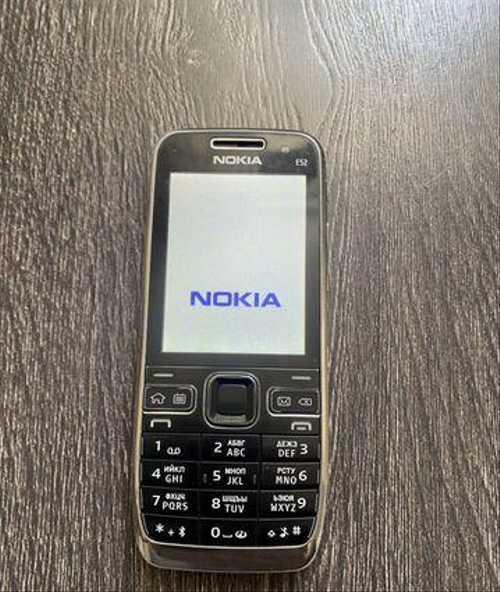 Телефон Nokia е52