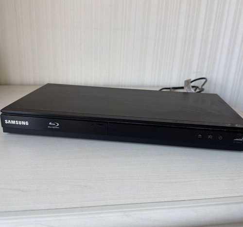 Blu-ray плеер samsung bd e5300