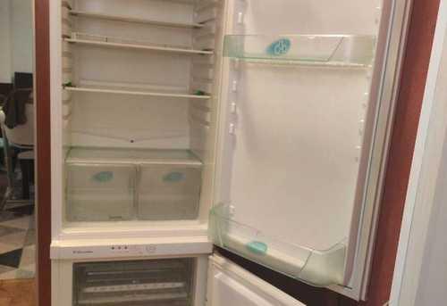 Холодильник бу встроенный Elextrolux