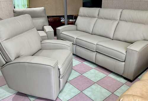 Кожаный диван-кровать + 2 кресла реклайнера, США