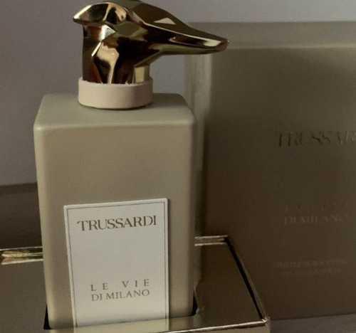 Limitless Shopping Via della Spiga Trussardi