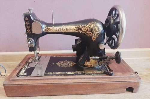 Швейная машина Singer с электроприводом. Рабочая