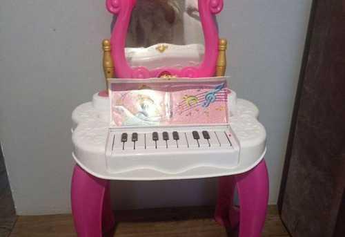 Детский столик с зеркалом и пианино