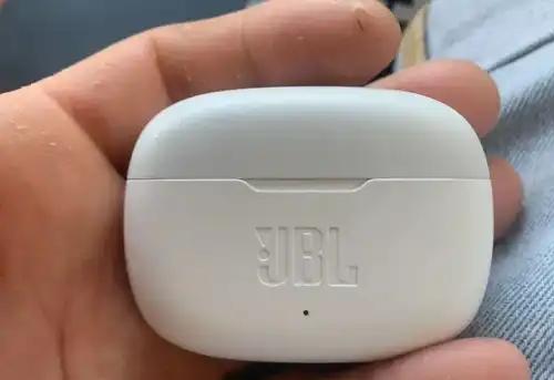 Кейс от JBL Wave 200TWS, белый