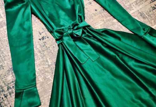 Вечернее атласное платье зелёного цвета новое